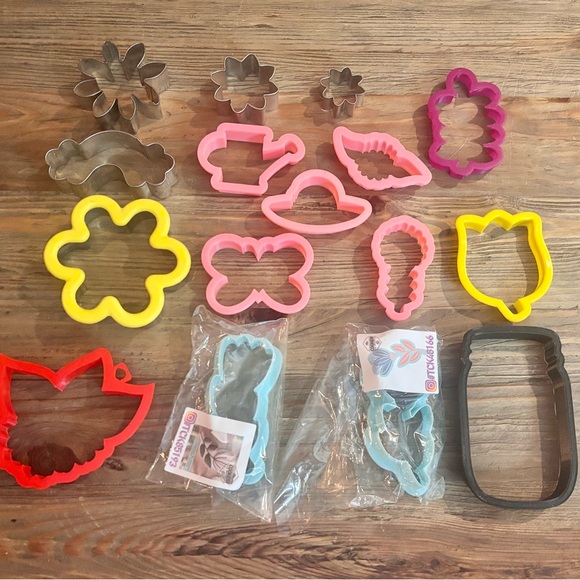 Kitchen | Garden Flower Cookie Cutters Destash | Poshmark